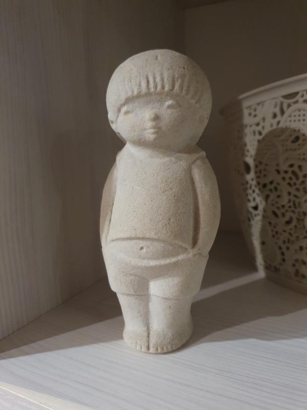 Berniuko figūra, namai ir interjeras