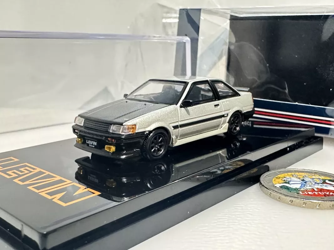 Toyota Corolla Levin AE86 Carbon RHD 1:64 Hobby Japan - , namai ir interjeras