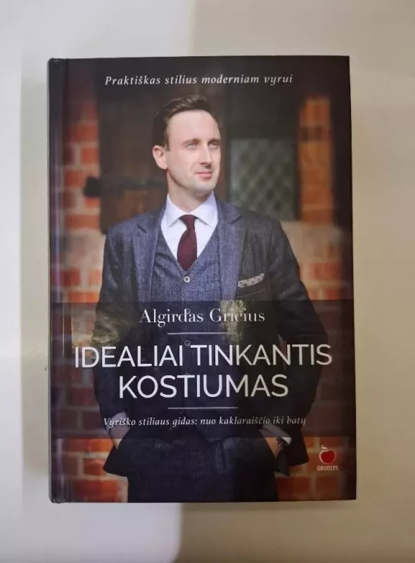 IDEALIAI TINKANTIS KOSTIUMAS - Algirdas Gricius, knyga